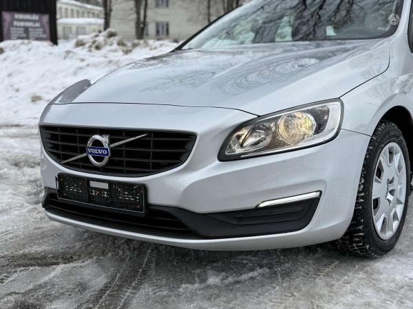 Pelēks Volvo V60 2015 Raseiniai, ar dzinēja tilpumu 1.97 L un nobraukumu 223 tūkst. km par 4350 €, foto 8 vietnē AUTOMOTO.COM.LV