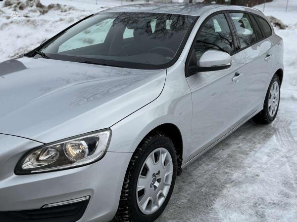 Pelēks Volvo V60 2015 Raseiniai, ar dzinēja tilpumu 1.97 L un nobraukumu 223 tūkst. km par 4350 €, foto 9 vietnē AUTOMOTO.COM.LV