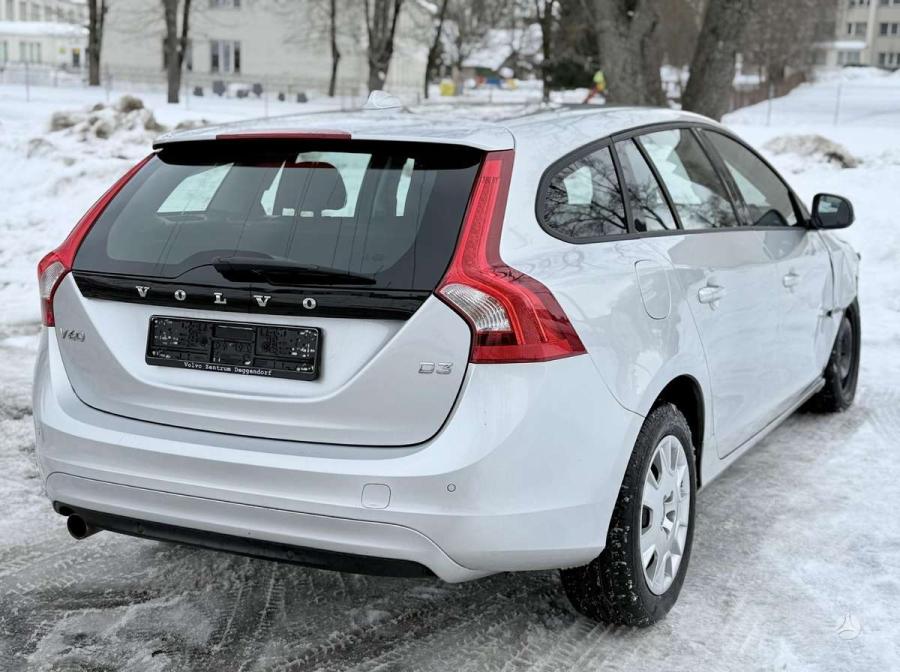 Grey Volvo V60 2015 in Raseiniai, with an engine capacity of 1.97 L and mileage of 223 thousand km for 4350 €, photo 14 on AUTOMOTO.COM.LV