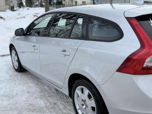 Grey Volvo V60 2015 in Raseiniai, with an engine capacity of 1.97 L and mileage of 223 thousand km for 4350 €, photo 15 on AUTOMOTO.COM.LV