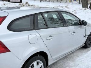 Grey Volvo V60 2015 in Raseiniai, with an engine capacity of 1.97 L and mileage of 223 thousand km for 4350 €, photo 16 on AUTOMOTO.COM.LV