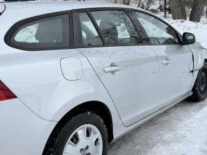 Grey Volvo V60 2015 in Raseiniai, with an engine capacity of 1.97 L and mileage of 223 thousand km for 4350 €, photo 17 on AUTOMOTO.COM.LV