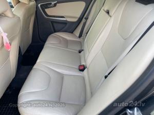 Grey Volvo V60 2015 in Tartu, with an engine capacity of 2.00 L and mileage of 263 thousand km for 9500 €, photo 9 on AUTOMOTO.COM.LV
