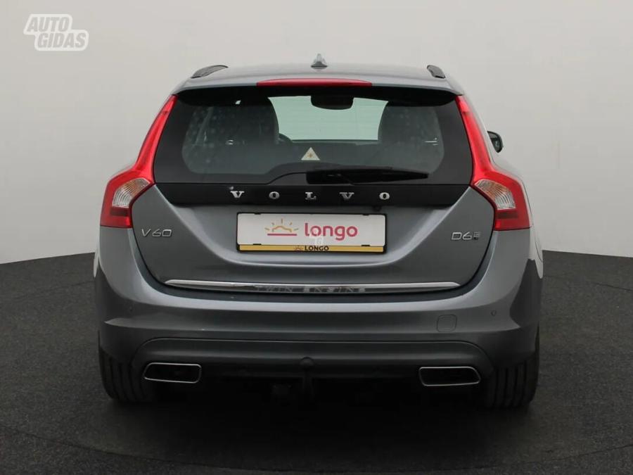 Grey Volvo V60 2015 in Vilnius, with an engine capacity of 2.40 L and mileage of 129 thousand km for 11999 €, photo 6 on AUTOMOTO.COM.LV