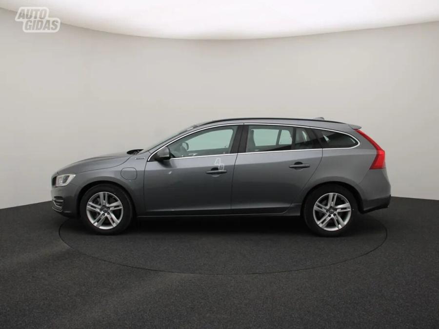 Grey Volvo V60 2015 in Vilnius, with an engine capacity of 2.40 L and mileage of 129 thousand km for 11999 €, photo 7 on AUTOMOTO.COM.LV