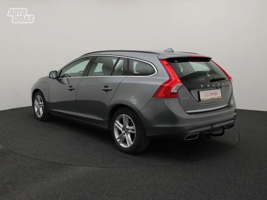Grey Volvo V60 2015 in Vilnius, with an engine capacity of 2.40 L and mileage of 129 thousand km for 11999 €, photo 8 on AUTOMOTO.COM.LV