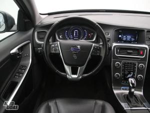 Grey Volvo V60 2015 in Vilnius, with an engine capacity of 2.40 L and mileage of 129 thousand km for 11999 €, photo 18 on AUTOMOTO.COM.LV