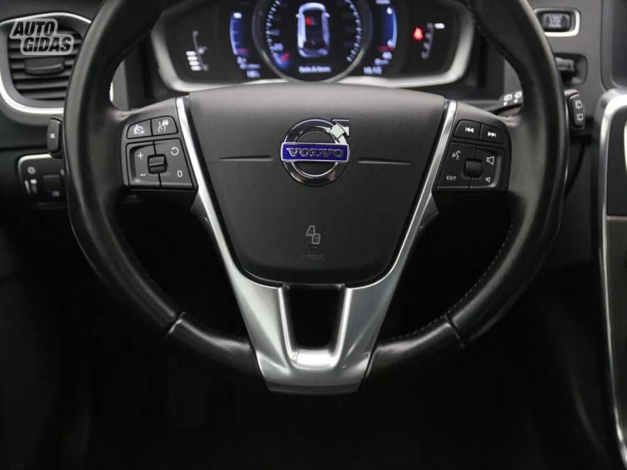 Grey Volvo V60 2015 in Vilnius, with an engine capacity of 2.40 L and mileage of 129 thousand km for 11999 €, photo 19 on AUTOMOTO.COM.LV