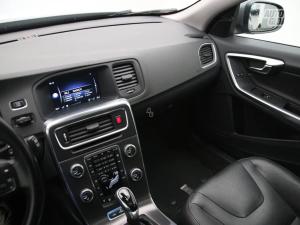 Grey Volvo V60 2015 in Vilnius, with an engine capacity of 2.40 L and mileage of 129 thousand km for 11999 €, photo 22 on AUTOMOTO.COM.LV