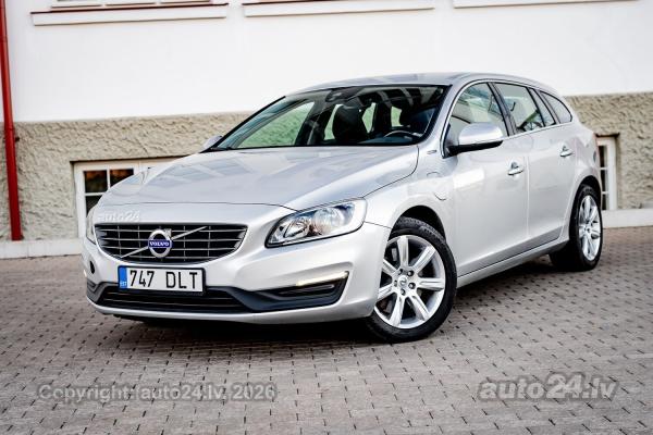 Pelēks Volvo V60 2015 Tallina, ar dzinēja tilpumu 2.40 L un nobraukumu 245 tūkst. km par 9180 €, foto 1 vietnē AUTOMOTO.COM.LV