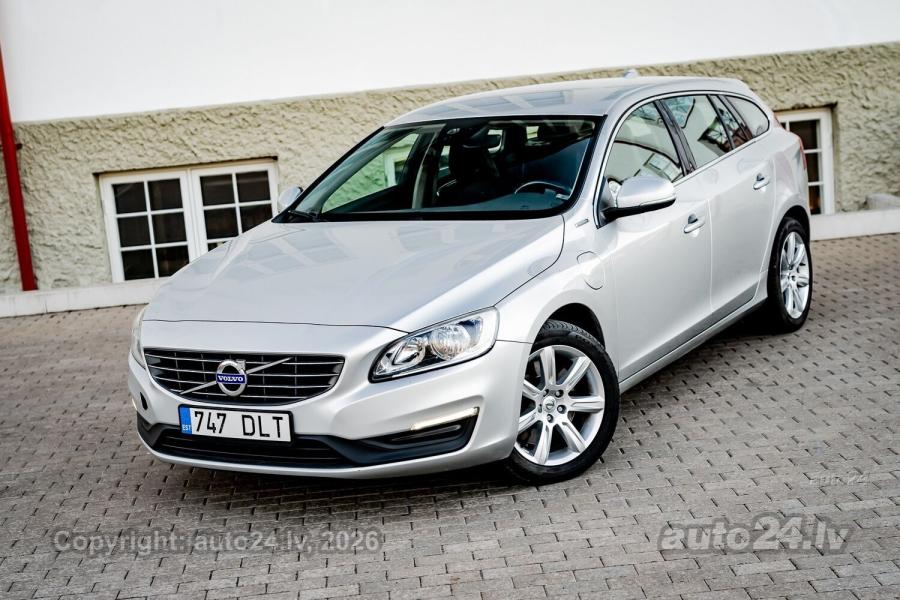 Pelēks Volvo V60 2015 Tallina, ar dzinēja tilpumu 2.40 L un nobraukumu 245 tūkst. km par 9180 €, foto 3 vietnē AUTOMOTO.COM.LV