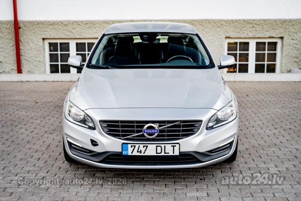 Pelēks Volvo V60 2015 Tallina, ar dzinēja tilpumu 2.40 L un nobraukumu 245 tūkst. km par 9180 €, foto 4 vietnē AUTOMOTO.COM.LV