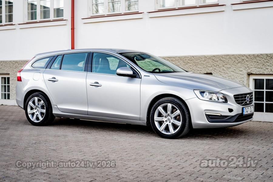Pelēks Volvo V60 2015 Tallina, ar dzinēja tilpumu 2.40 L un nobraukumu 245 tūkst. km par 9180 €, foto 6 vietnē AUTOMOTO.COM.LV