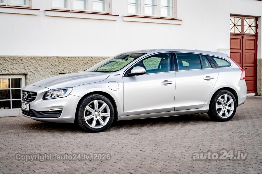 Pelēks Volvo V60 2015 Tallina, ar dzinēja tilpumu 2.40 L un nobraukumu 245 tūkst. km par 9180 €, foto 9 vietnē AUTOMOTO.COM.LV