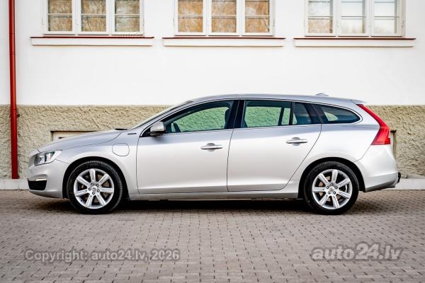 Pelēks Volvo V60 2015 Tallina, ar dzinēja tilpumu 2.40 L un nobraukumu 245 tūkst. km par 9180 €, foto 9 vietnē AUTOMOTO.COM.LV