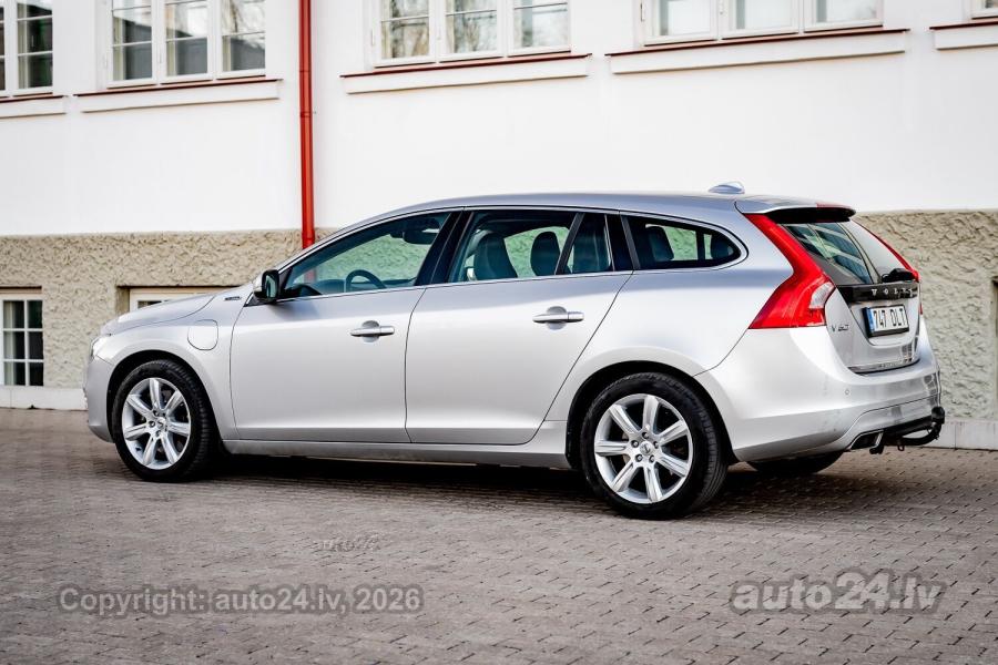 Pelēks Volvo V60 2015 Tallina, ar dzinēja tilpumu 2.40 L un nobraukumu 245 tūkst. km par 9180 €, foto 11 vietnē AUTOMOTO.COM.LV