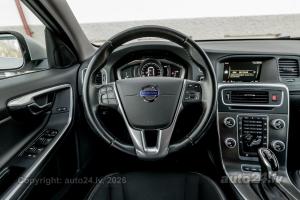 Pelēks Volvo V60 2015 Tallina, ar dzinēja tilpumu 2.40 L un nobraukumu 245 tūkst. km par 9180 €, foto 14 vietnē AUTOMOTO.COM.LV