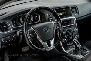 Pelēks Volvo V60 2015 Tallina, ar dzinēja tilpumu 2.40 L un nobraukumu 245 tūkst. km par 9180 €, foto 15 vietnē AUTOMOTO.COM.LV