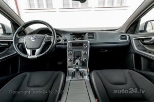 Pelēks Volvo V60 2015 Tallina, ar dzinēja tilpumu 2.40 L un nobraukumu 245 tūkst. km par 9180 €, foto 17 vietnē AUTOMOTO.COM.LV