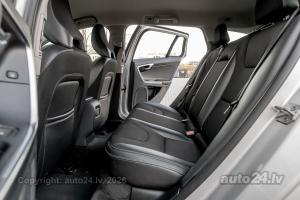 Pelēks Volvo V60 2015 Tallina, ar dzinēja tilpumu 2.40 L un nobraukumu 245 tūkst. km par 9180 €, foto 23 vietnē AUTOMOTO.COM.LV