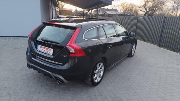 Grey Volvo V60 2015 in Alytus, with an engine capacity of 2.40 L and mileage of 214 thousand km for 7950 €, photo 4 on AUTOMOTO.COM.LV