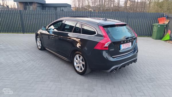 Pelēks Volvo V60 2015 Alīta, ar dzinēja tilpumu 2.40 L un nobraukumu 214 tūkst. km par 7950 €, foto 8 vietnē AUTOMOTO.COM.LV