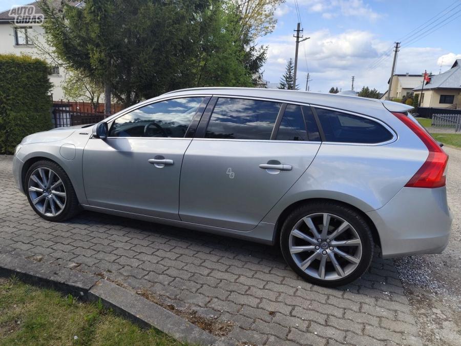 Grey Volvo V60 2015 in Marijampole, with an engine capacity of 2.40 L and mileage of 218 thousand km for 8900 €, photo 7 on AUTOMOTO.COM.LV