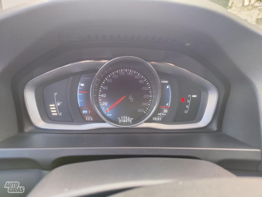 Grey Volvo V60 2015 in Marijampole, with an engine capacity of 2.40 L and mileage of 218 thousand km for 8900 €, photo 10 on AUTOMOTO.COM.LV