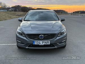 Pelēks Volvo V60 2015 Tallina, ar dzinēja tilpumu 2.40 L un nobraukumu 191 tūkst. km par 10497 €, foto 4 vietnē AUTOMOTO.COM.LV