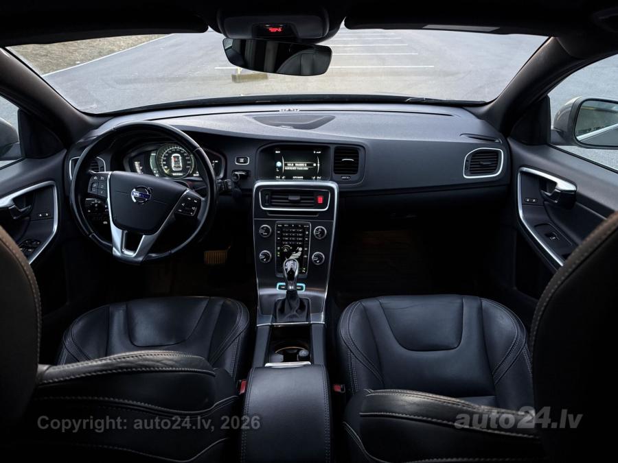 Pelēks Volvo V60 2015 Tallina, ar dzinēja tilpumu 2.40 L un nobraukumu 191 tūkst. km par 10497 €, foto 6 vietnē AUTOMOTO.COM.LV