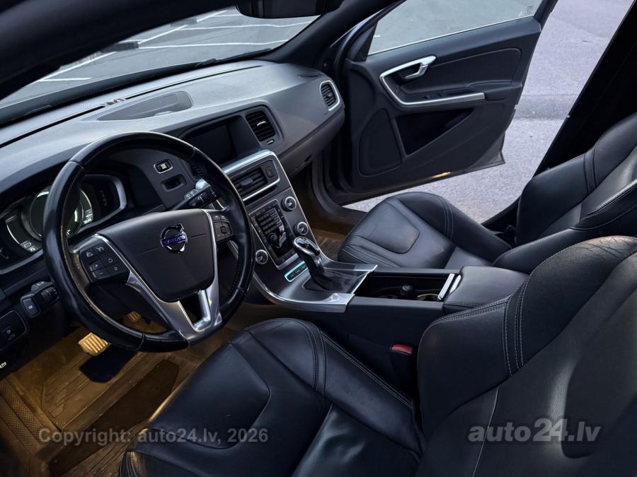 Pelēks Volvo V60 2015 Tallina, ar dzinēja tilpumu 2.40 L un nobraukumu 191 tūkst. km par 10497 €, foto 7 vietnē AUTOMOTO.COM.LV