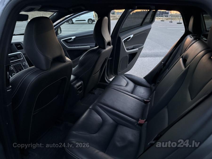 Pelēks Volvo V60 2015 Tallina, ar dzinēja tilpumu 2.40 L un nobraukumu 191 tūkst. km par 10497 €, foto 8 vietnē AUTOMOTO.COM.LV