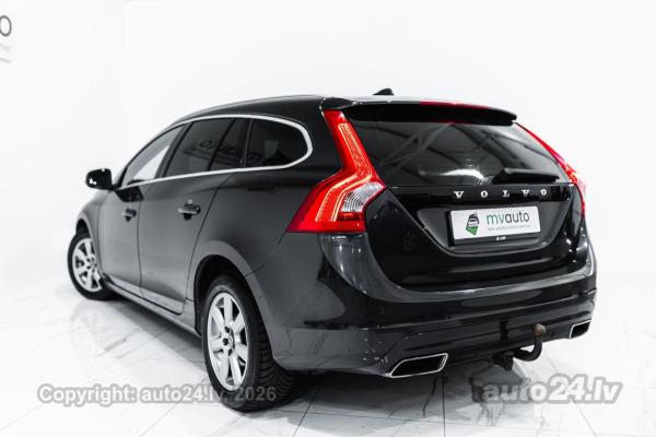 Pelēks Volvo V60 2015 Tallina, ar dzinēja tilpumu 2.00 L un nobraukumu 264 tūkst. km par 8990 €, foto 6 vietnē AUTOMOTO.COM.LV
