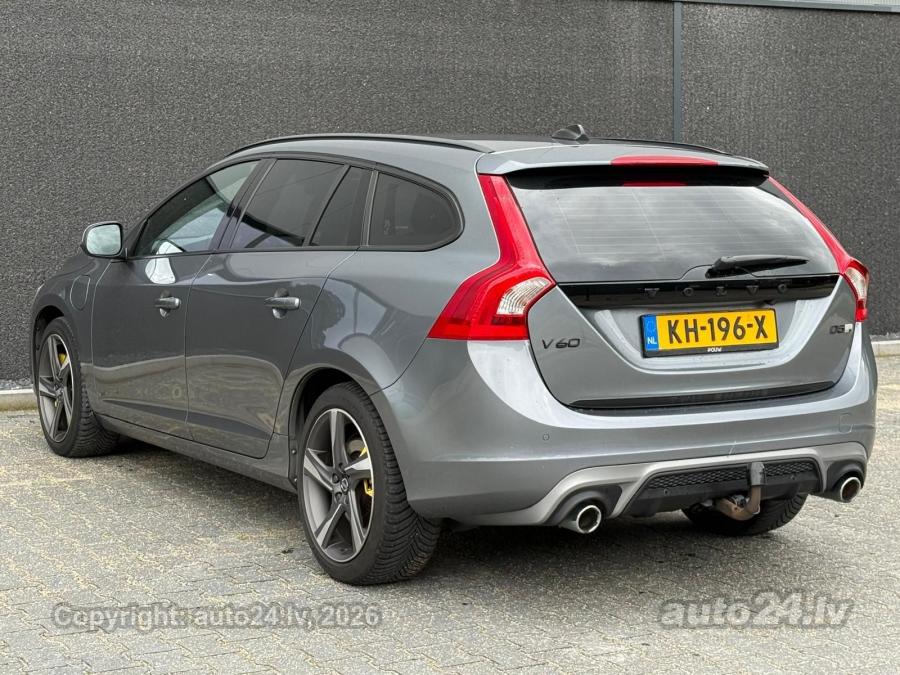 Pelēks Volvo V60 2015 Tartu, ar dzinēja tilpumu 2.40 L un nobraukumu 227 tūkst. km par 10900 €, foto 4 vietnē AUTOMOTO.COM.LV