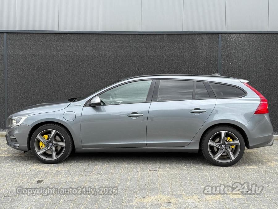 Pelēks Volvo V60 2015 Tartu, ar dzinēja tilpumu 2.40 L un nobraukumu 227 tūkst. km par 10900 €, foto 5 vietnē AUTOMOTO.COM.LV