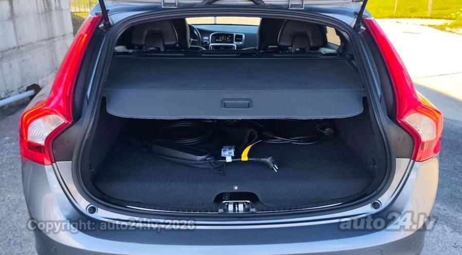 Pelēks Volvo V60 2015 Tartu, ar dzinēja tilpumu 2.40 L un nobraukumu 227 tūkst. km par 10900 €, foto 13 vietnē AUTOMOTO.COM.LV