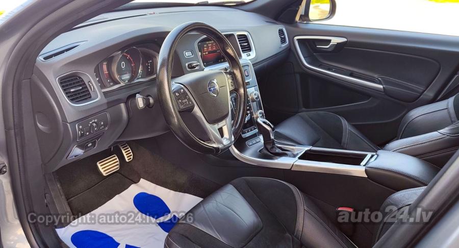 Pelēks Volvo V60 2015 Tartu, ar dzinēja tilpumu 2.40 L un nobraukumu 227 tūkst. km par 10900 €, foto 14 vietnē AUTOMOTO.COM.LV