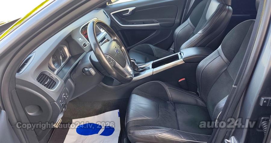 Pelēks Volvo V60 2015 Tartu, ar dzinēja tilpumu 2.40 L un nobraukumu 227 tūkst. km par 10900 €, foto 15 vietnē AUTOMOTO.COM.LV