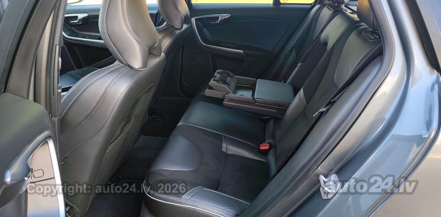 Pelēks Volvo V60 2015 Tartu, ar dzinēja tilpumu 2.40 L un nobraukumu 227 tūkst. km par 10900 €, foto 16 vietnē AUTOMOTO.COM.LV