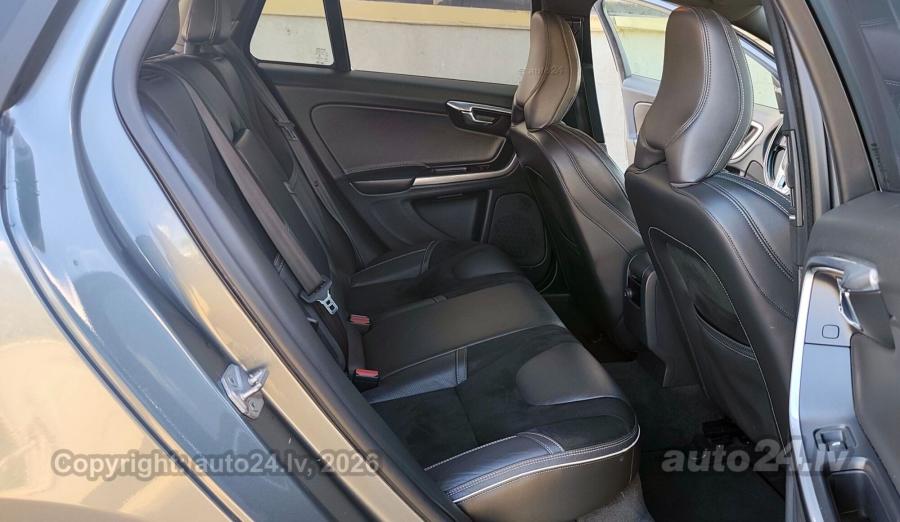 Pelēks Volvo V60 2015 Tartu, ar dzinēja tilpumu 2.40 L un nobraukumu 227 tūkst. km par 10900 €, foto 17 vietnē AUTOMOTO.COM.LV