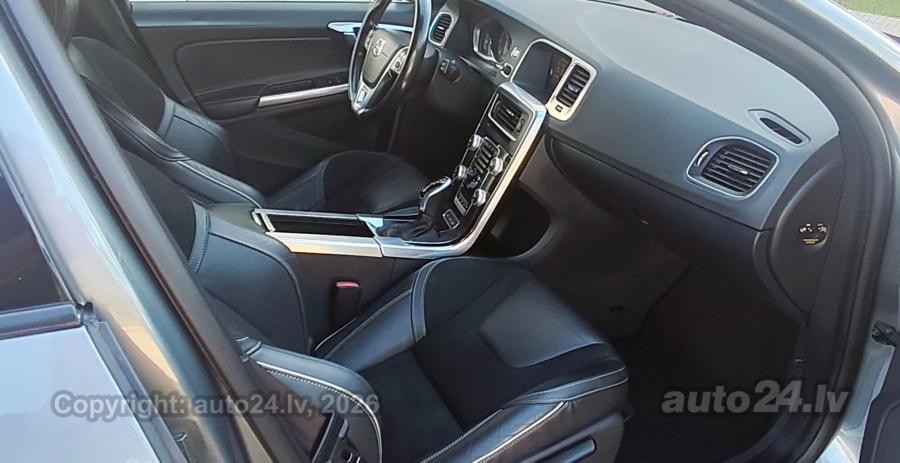 Pelēks Volvo V60 2015 Tartu, ar dzinēja tilpumu 2.40 L un nobraukumu 227 tūkst. km par 10900 €, foto 19 vietnē AUTOMOTO.COM.LV