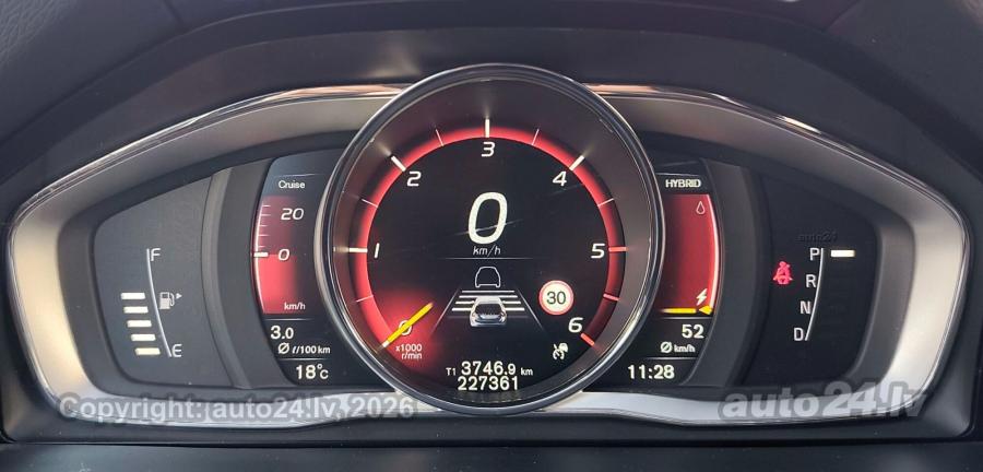 Pelēks Volvo V60 2015 Tartu, ar dzinēja tilpumu 2.40 L un nobraukumu 227 tūkst. km par 10900 €, foto 22 vietnē AUTOMOTO.COM.LV