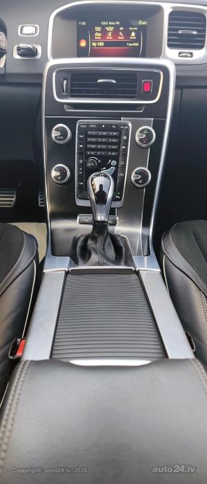 Pelēks Volvo V60 2015 Tartu, ar dzinēja tilpumu 2.40 L un nobraukumu 227 tūkst. km par 10900 €, foto 23 vietnē AUTOMOTO.COM.LV