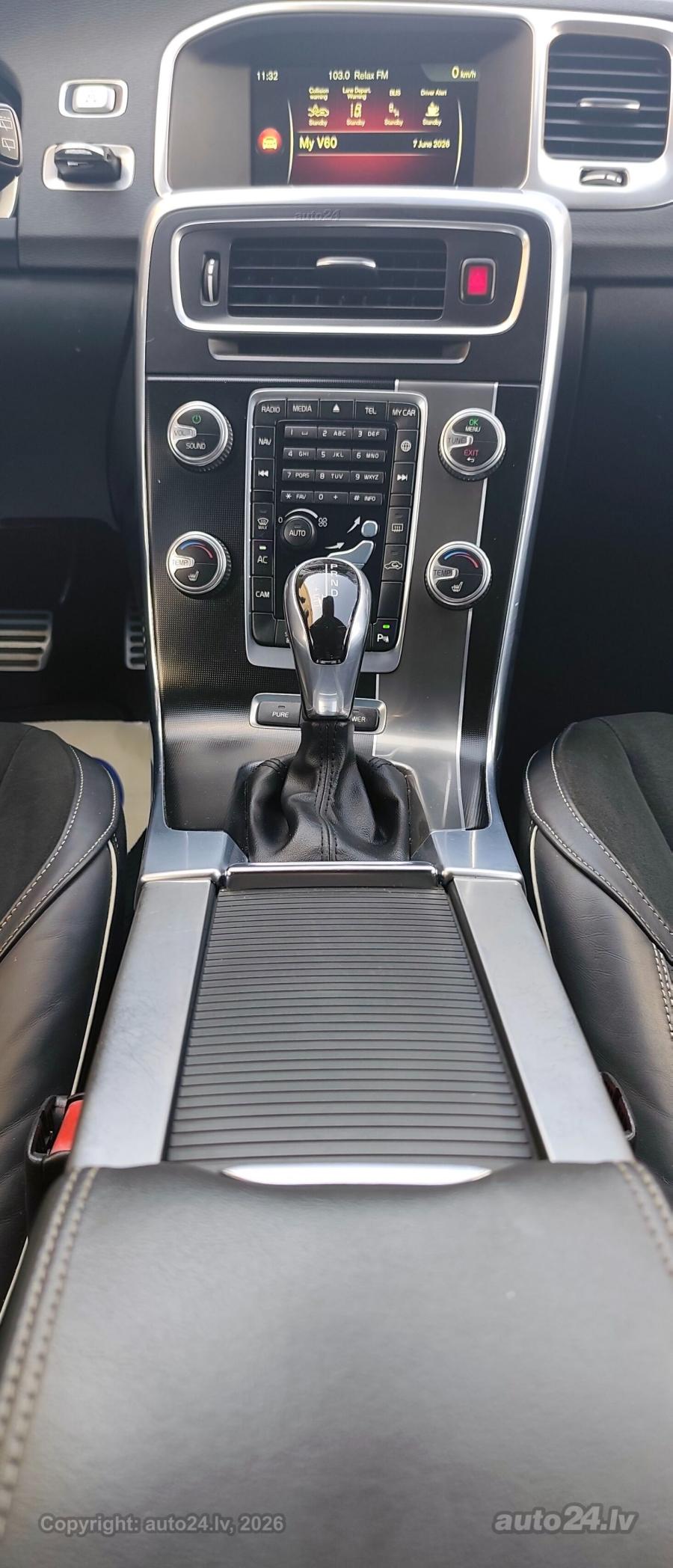 Pelēks Volvo V60 2015 Tartu, ar dzinēja tilpumu 2.40 L un nobraukumu 227 tūkst. km par 10900 €, foto 23 vietnē AUTOMOTO.COM.LV