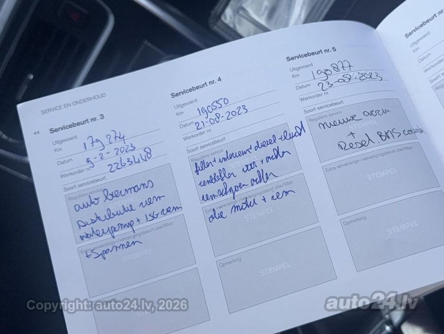 Pelēks Volvo V60 2015 Tartu, ar dzinēja tilpumu 2.40 L un nobraukumu 227 tūkst. km par 10900 €, foto 31 vietnē AUTOMOTO.COM.LV