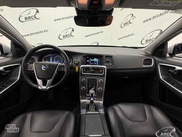 Grey Volvo V60 2015 in Avizieniai, with an engine capacity of 2.40 L and mileage of 296 thousand km for 6900 €, photo 3 on AUTOMOTO.COM.LV