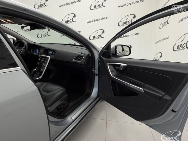 Grey Volvo V60 2015 in Avizieniai, with an engine capacity of 2.40 L and mileage of 296 thousand km for 6900 €, photo 8 on AUTOMOTO.COM.LV