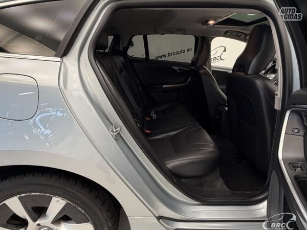 Grey Volvo V60 2015 in Avizieniai, with an engine capacity of 2.40 L and mileage of 296 thousand km for 6900 €, photo 9 on AUTOMOTO.COM.LV