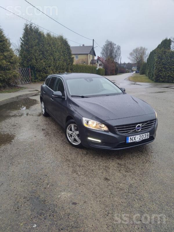 Grey Volvo V60 2015 in Riga, with an engine capacity of 1.60 L and mileage of 274 thousand km for 6950 €, photo 1 on AUTOMOTO.COM.LV