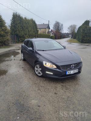 Pelēks Volvo V60 2015 Rīga, ar dzinēja tilpumu 1.60 L un nobraukumu 274 tūkst. km par 6950 €, foto  vietnē AUTOMOTO.COM.LV